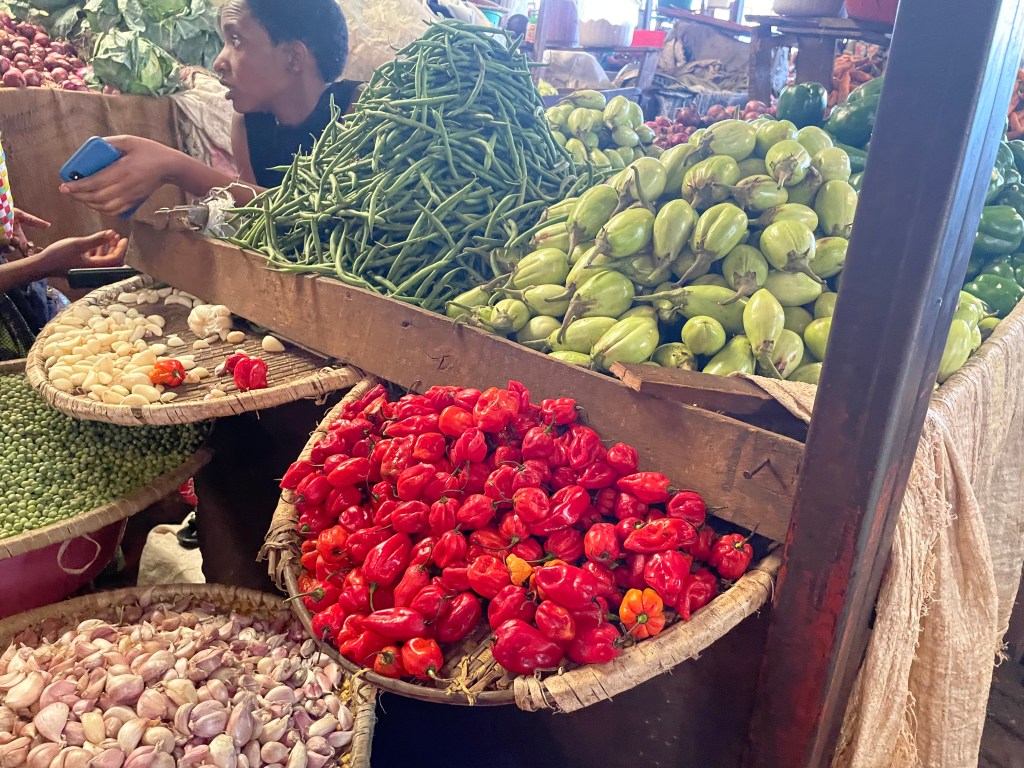 Visiting the Busy Kimironko Market in Kigali, Rwanda - Living The Q ...